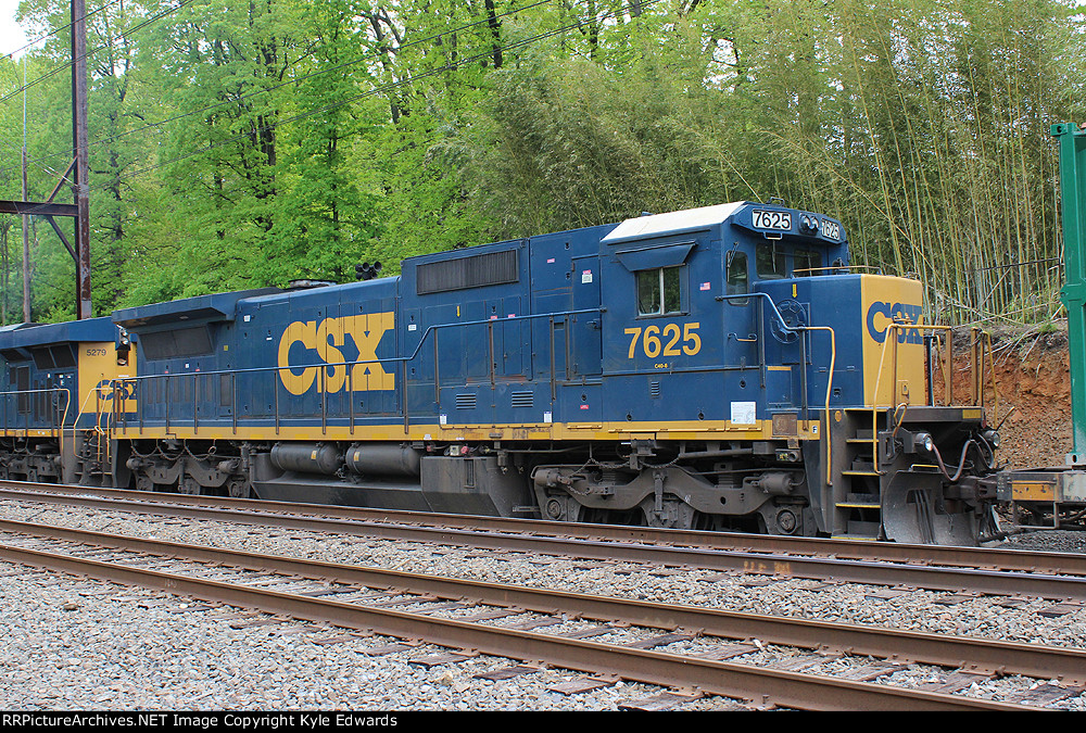 CSX C40-8 #7625 on Q702-08